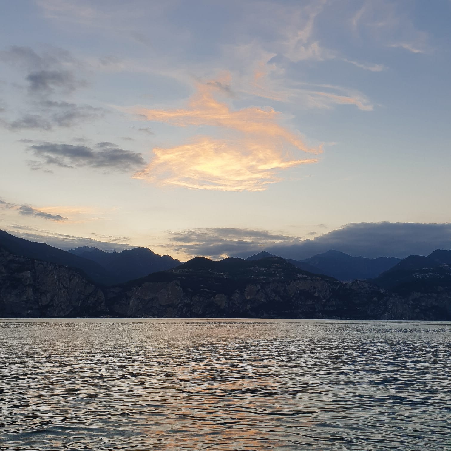 Cassone, antico pittoresco borgo di pescatori e fiume più corto del mondo